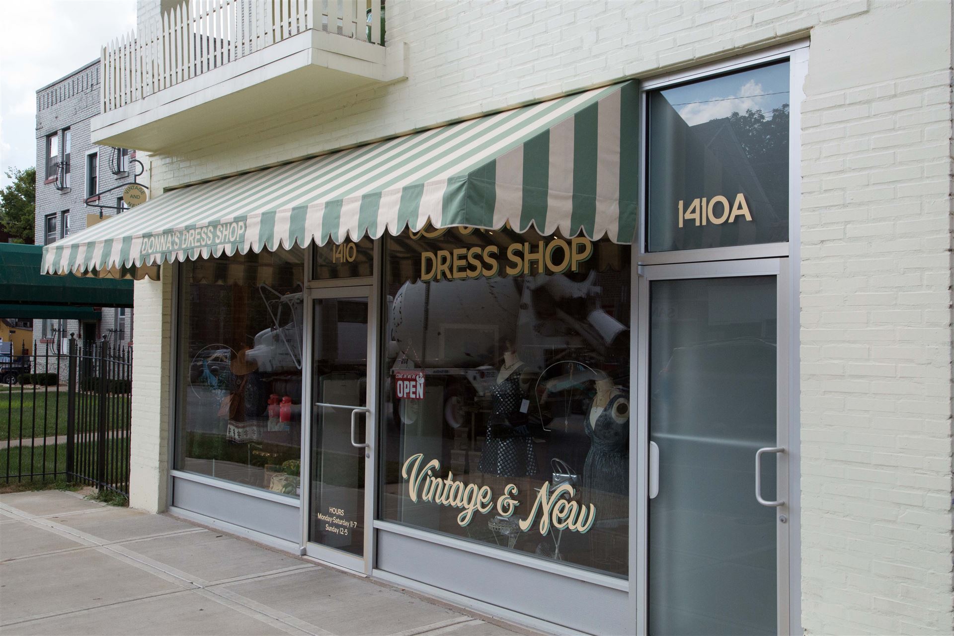 Locations Hub - Donna's Dress Shop