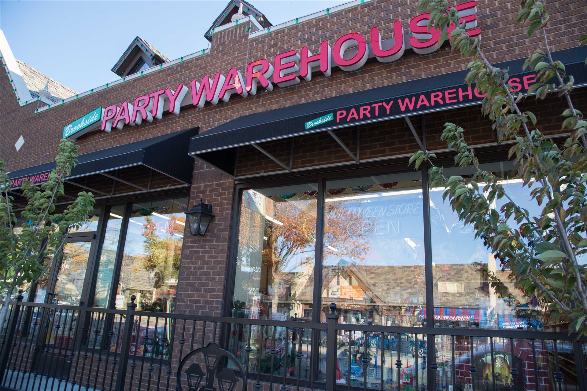 Locations Hub - Brookside Party Warehouse - Costume Store