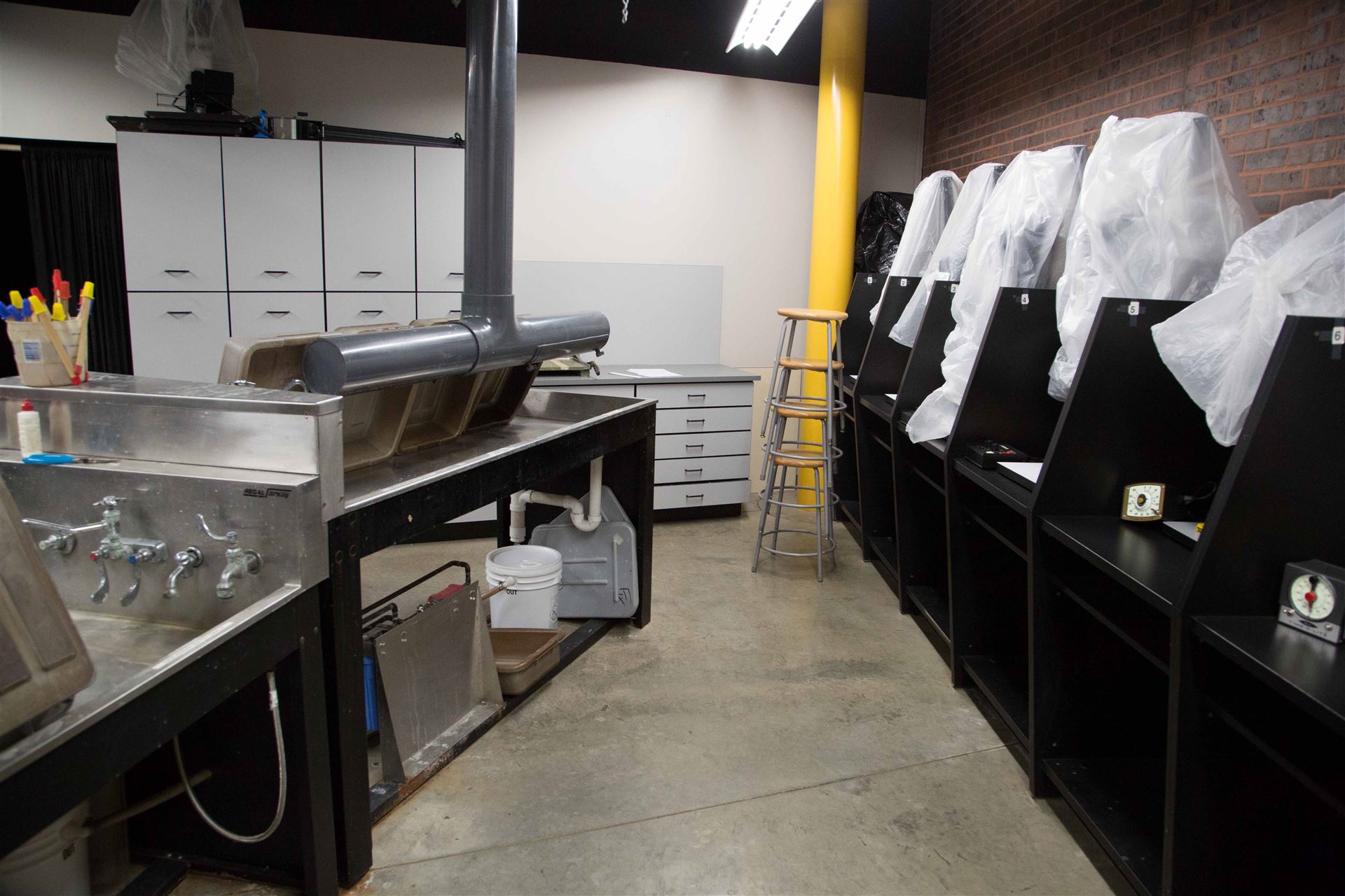 Locations Hub - MCC Penn Valley Campus - Photo Lab / Darkroom