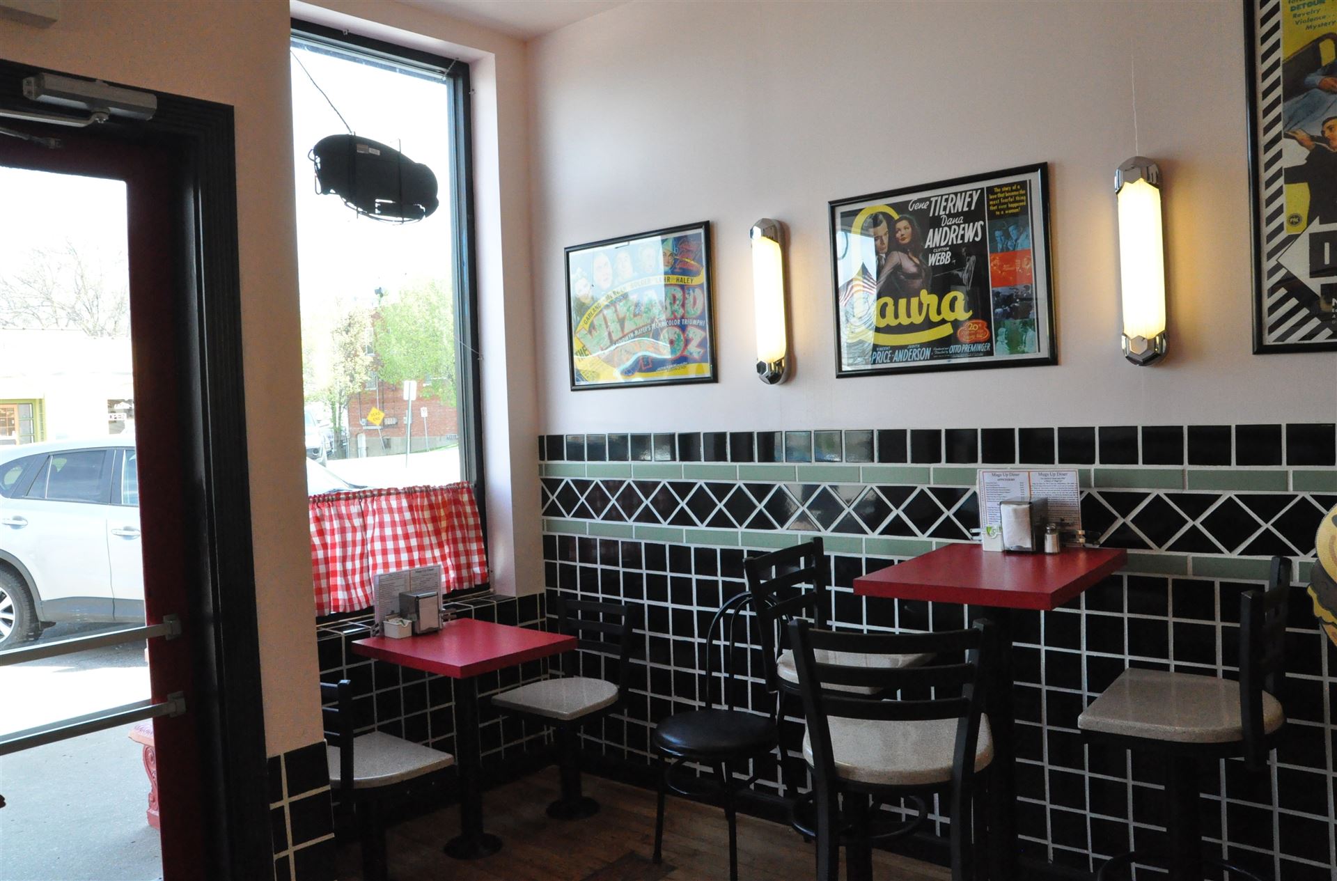 Locations Hub - Mugs Up Diner