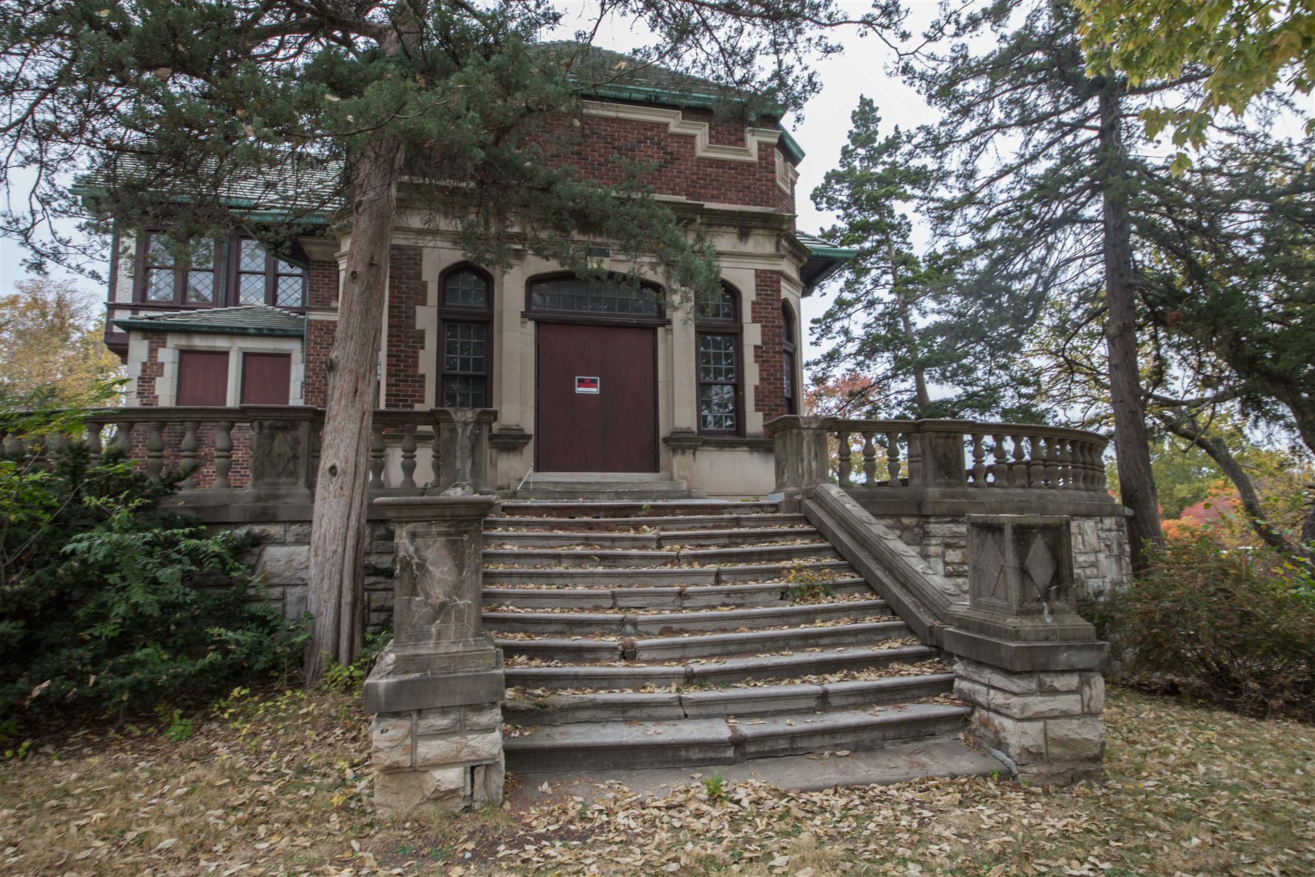 Locations Hub - Epperson House - Spooky Mansion