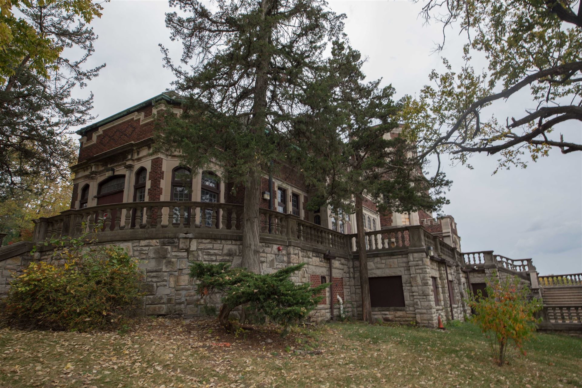 Locations Hub - Epperson House - Spooky Mansion