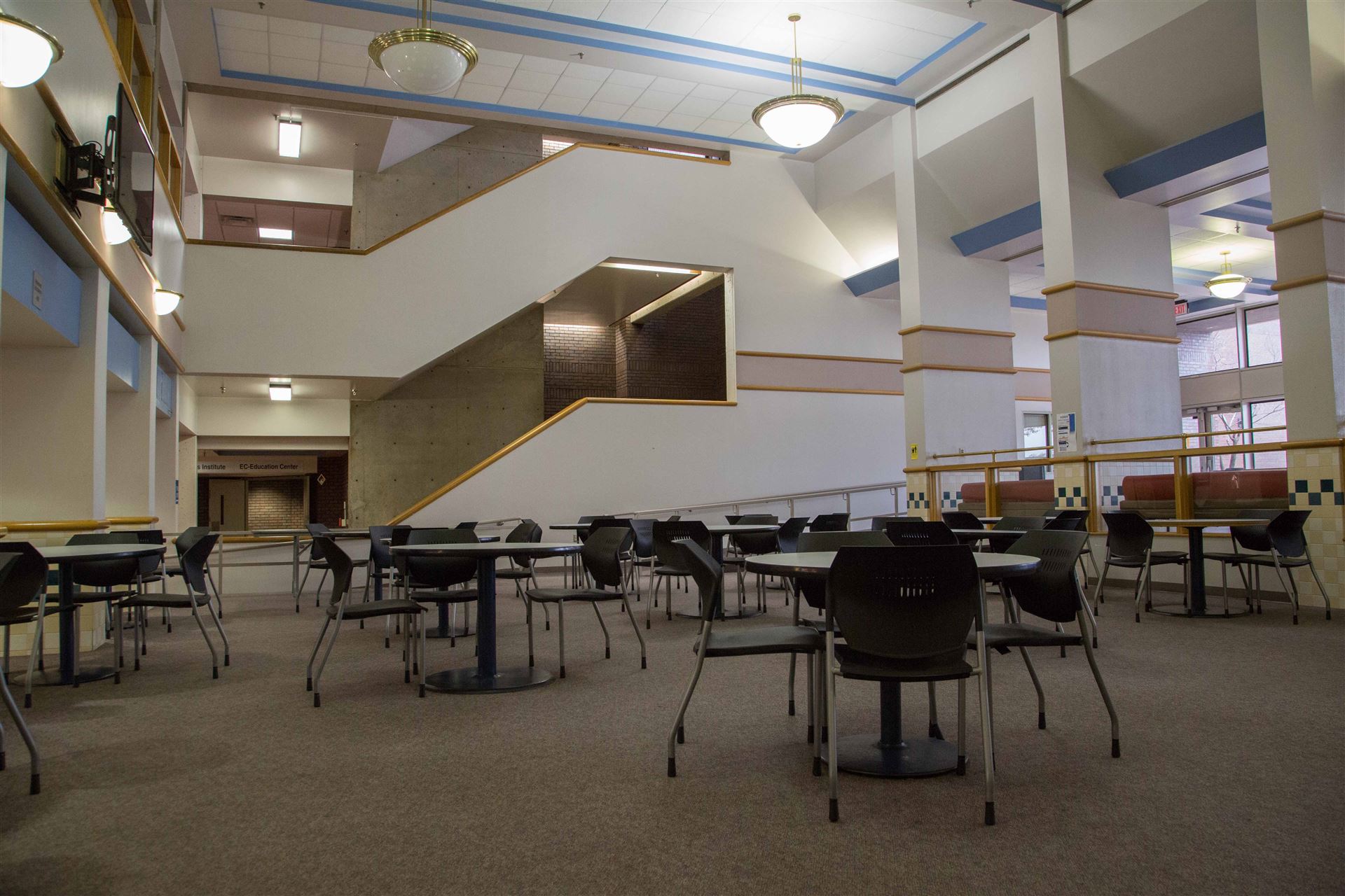 Locations Hub - MCC Penn Valley Campus - Cafeteria Seating